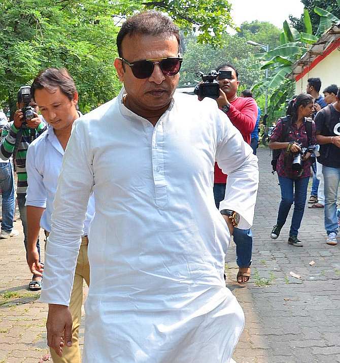 Bollywood celebrities at Abhay Deol's father Ajit Singh Deol’s funeral ...