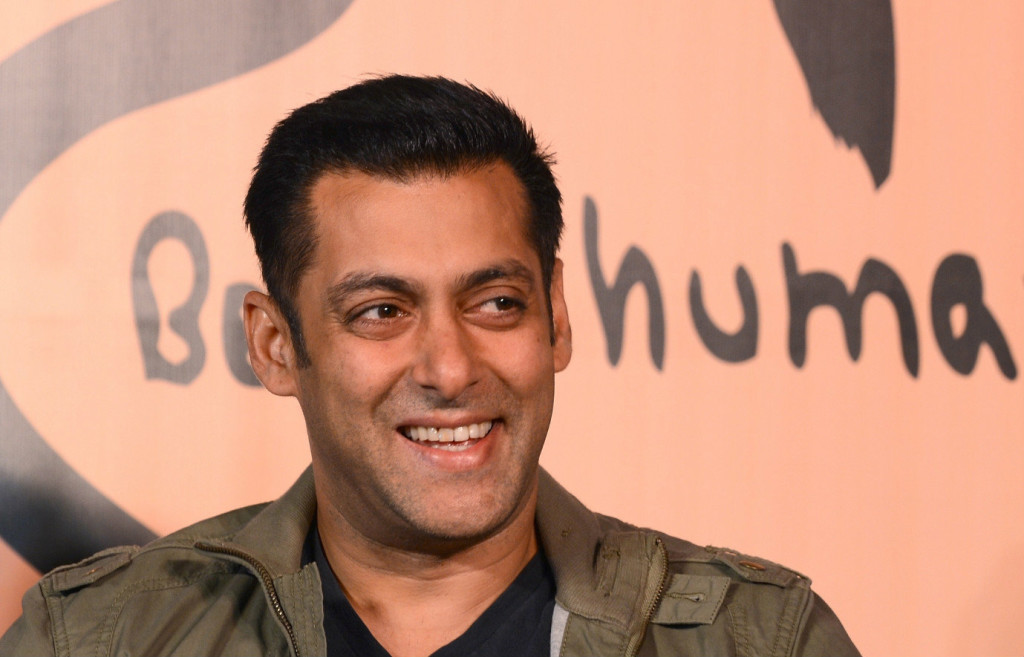 Food and shopping on Salman Khan's mind before gig in Surat | Bollywood ...