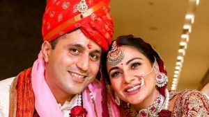 Shraddha Arya shares NEW wedding pictures with husband Rahul Sharma ...