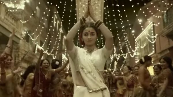 Alia Bhatt shares teaser video of Gangubai Kathiawadi song Dholida