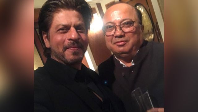 Shah Rukh Khan proves he is the sweetest as fan shares story of how SRK ...