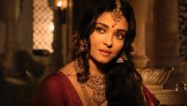 Aishwarya Rai Bachchan as Nandini looks mesmerising in BTS pic from ...