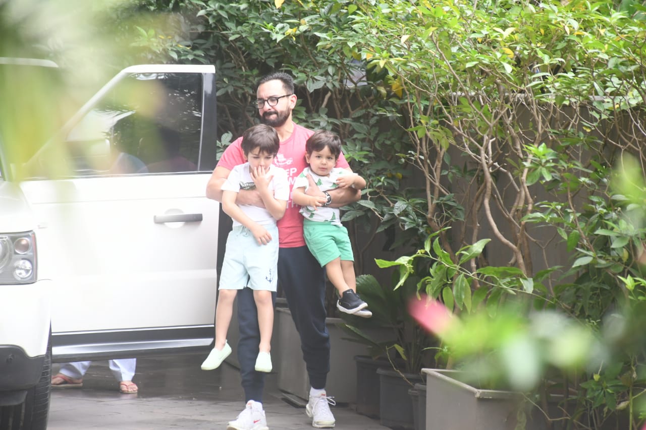 Saif Ali Khan holds sons Taimur & Jeh in each arm as he heads out with Kareena Kapoor
