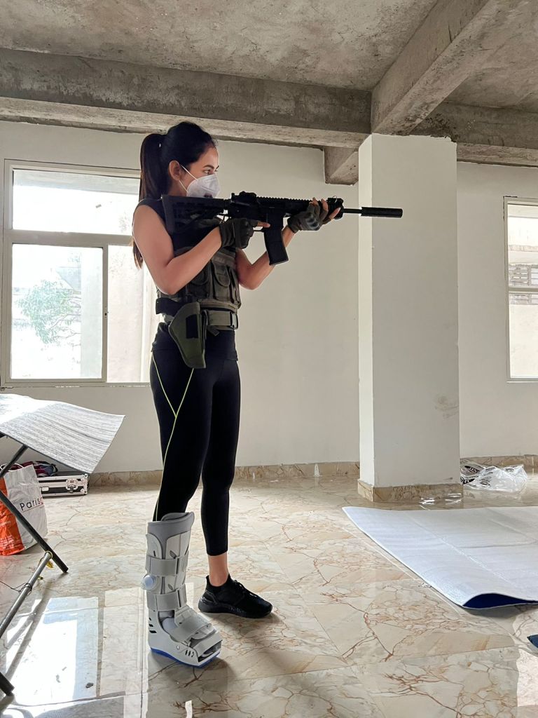 Sonal Chauhan shoots for action sequences of movie Ghost amid leg injury