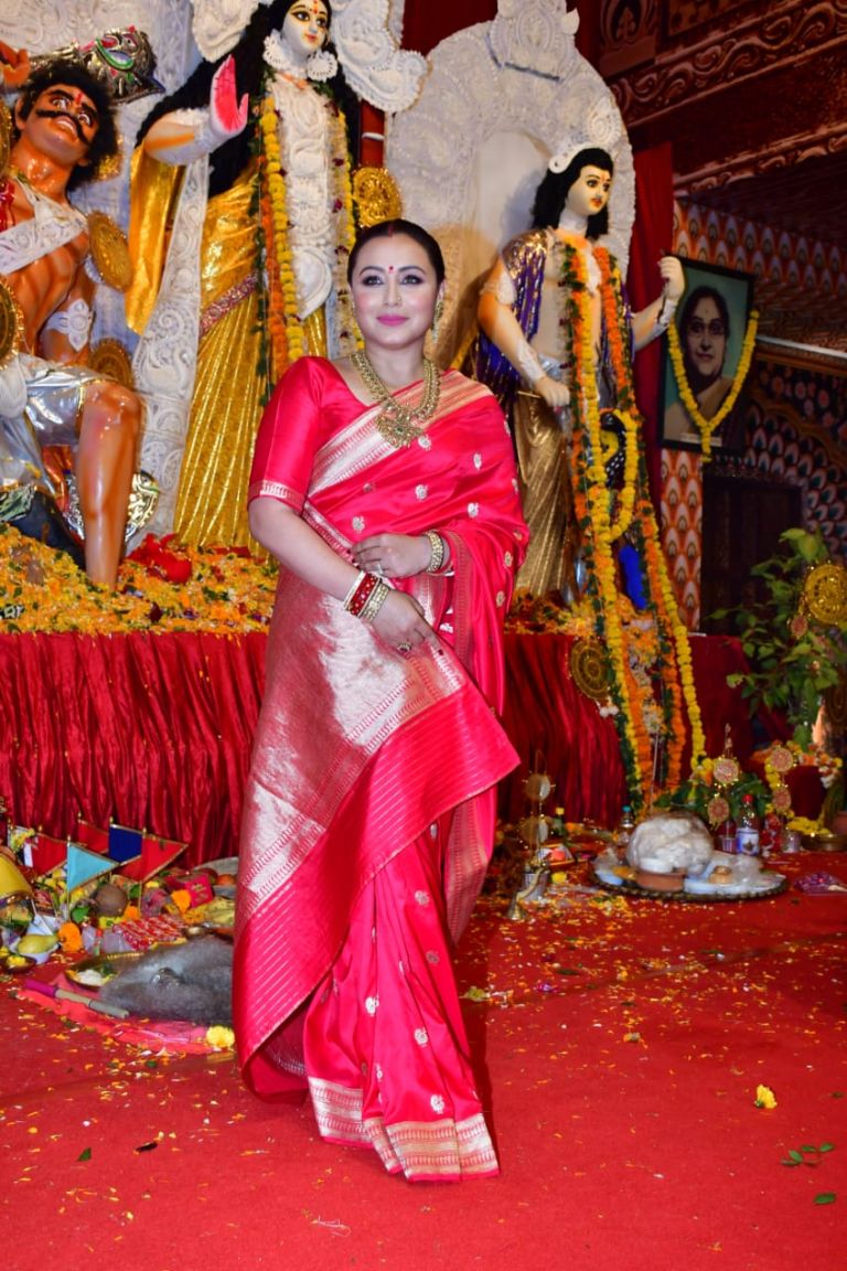 Rani Mukerji blesses a young boy, folds hands as she attends Durga Puja ...