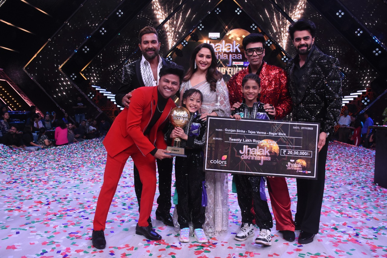 Gunjan Sinha lifts the trophy as she wins Jhalak Dikhhla Jaa 10 ...