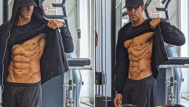 Hrithik Roshan flaunting his sculpted body is an absolute thirst trap