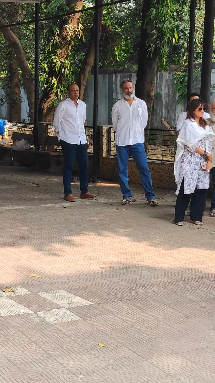Tabu Ashutosh Gowariker And Siddharth Anand Attend The Funeral Of