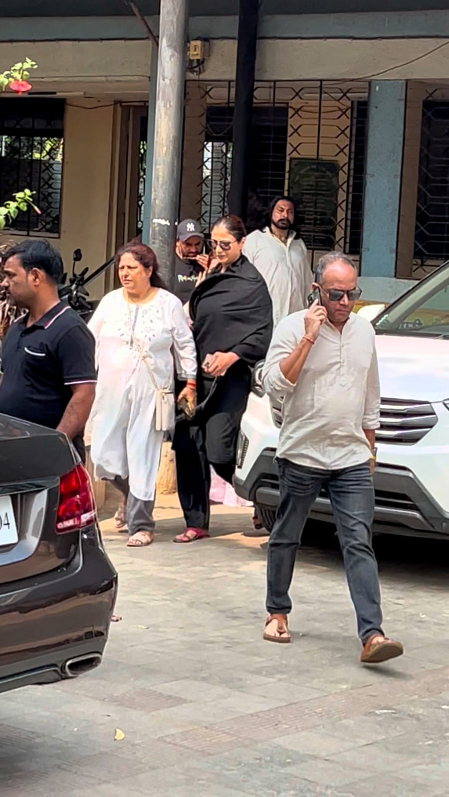 Tabu Ashutosh Gowariker And Siddharth Anand Attend The Funeral Of