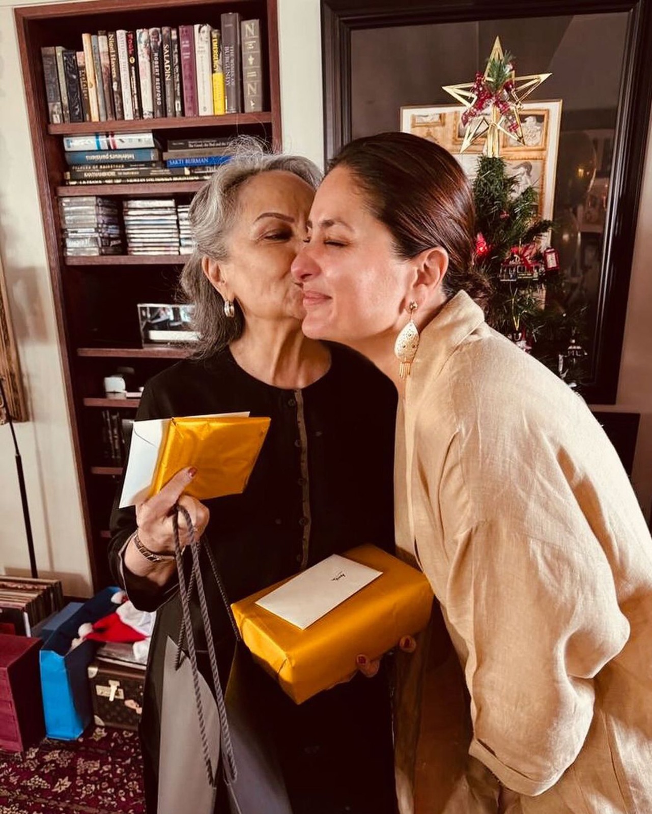 INSIDE PICS: Kareena Kapoor receives a sweet kiss from Sharmila Tagore as she gives a peek into ...