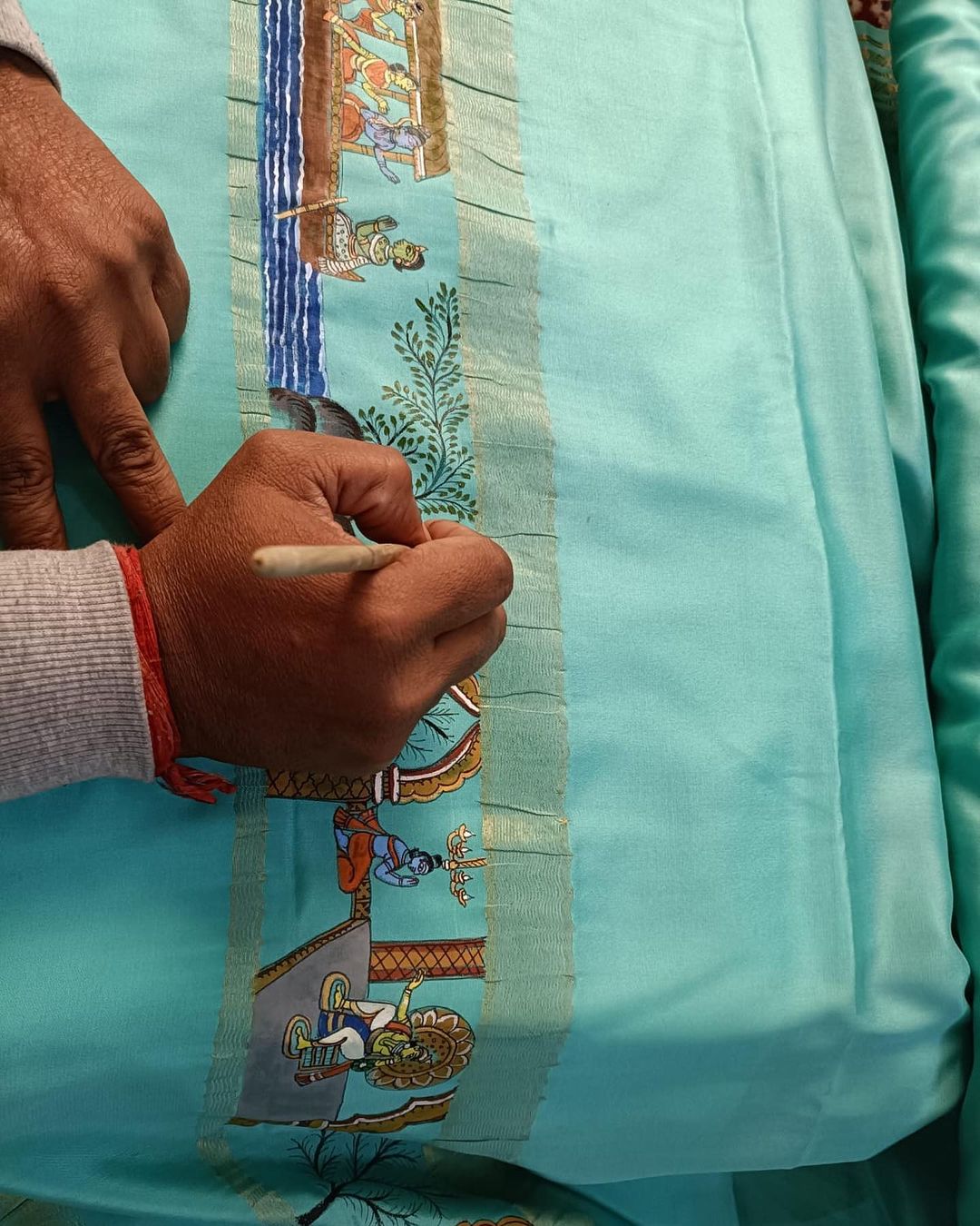 Alia Bhatt Ramayan-inspired saree took 100 hours to create for Ram ...