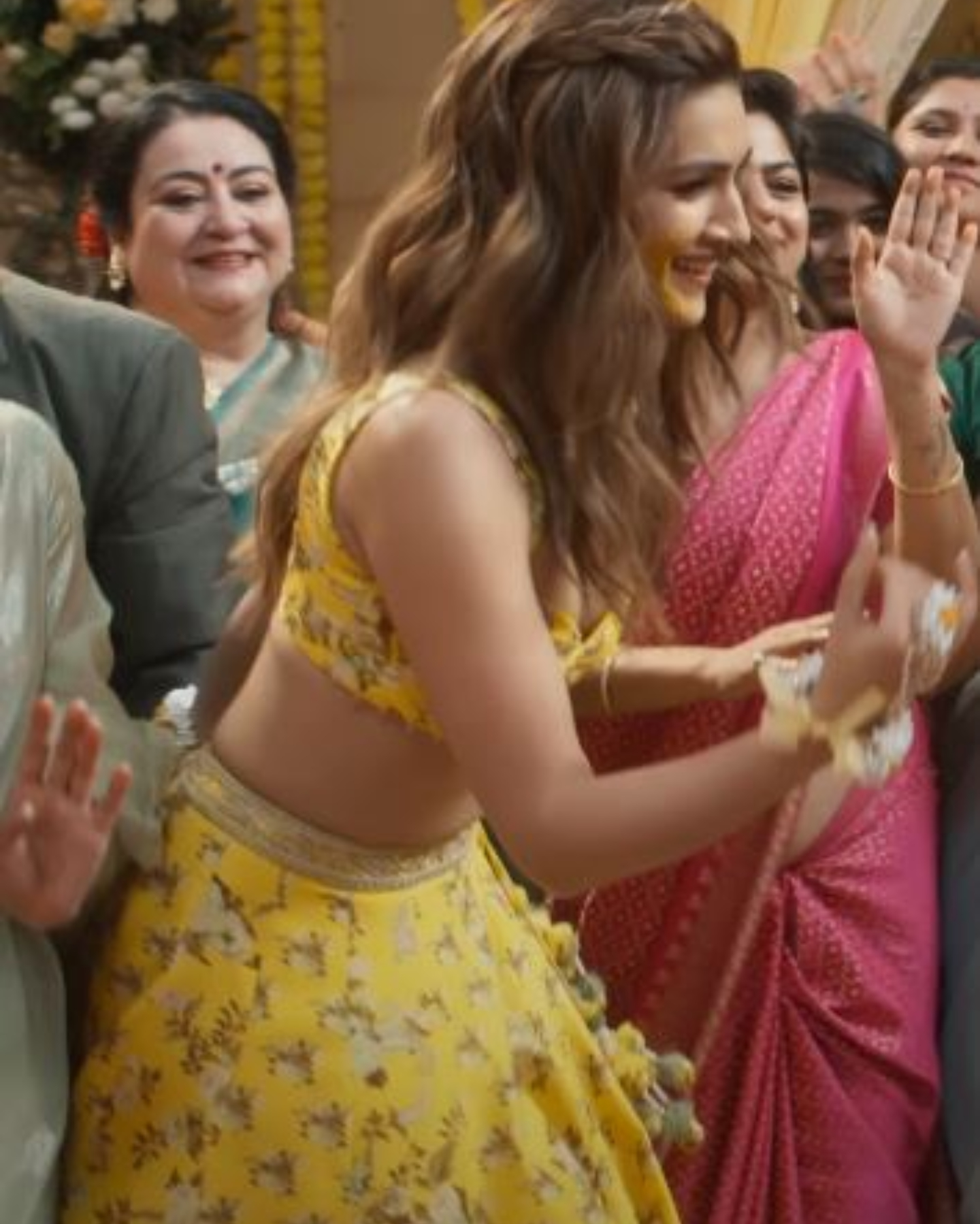 Kriti Sanon stylish looks from Teri Baaton Mein Aisa Uljha Jiya trailer remind us what we need ...