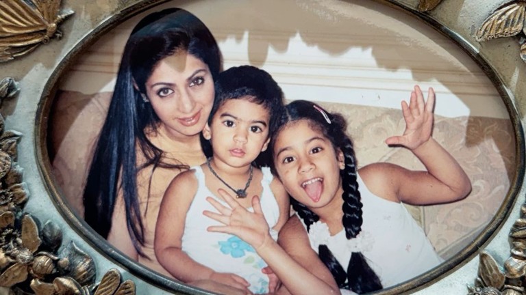 Janhvi Kapoor, Khushi Kapoor, Boney Kapoor remember Sridevi on her birthday