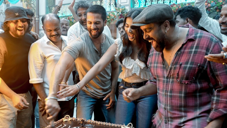 Shahid Kapoor makes Deva shoot wrap-up party a concert as he dances to Dhan Te Dhan song with ...