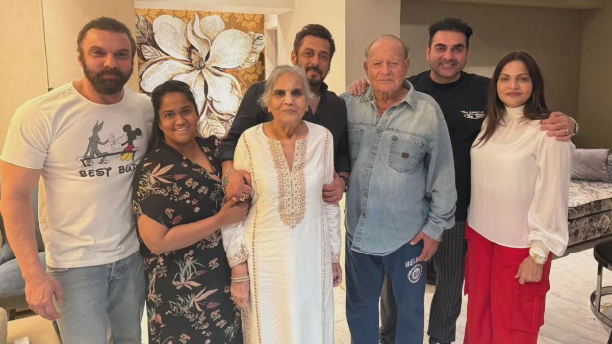Sohail Khan shares picture with Salman Khan, family members