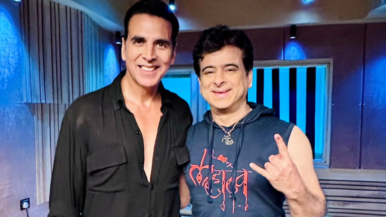 Akshay Kumar teams up with Palash Sen for Mahakal Chalo