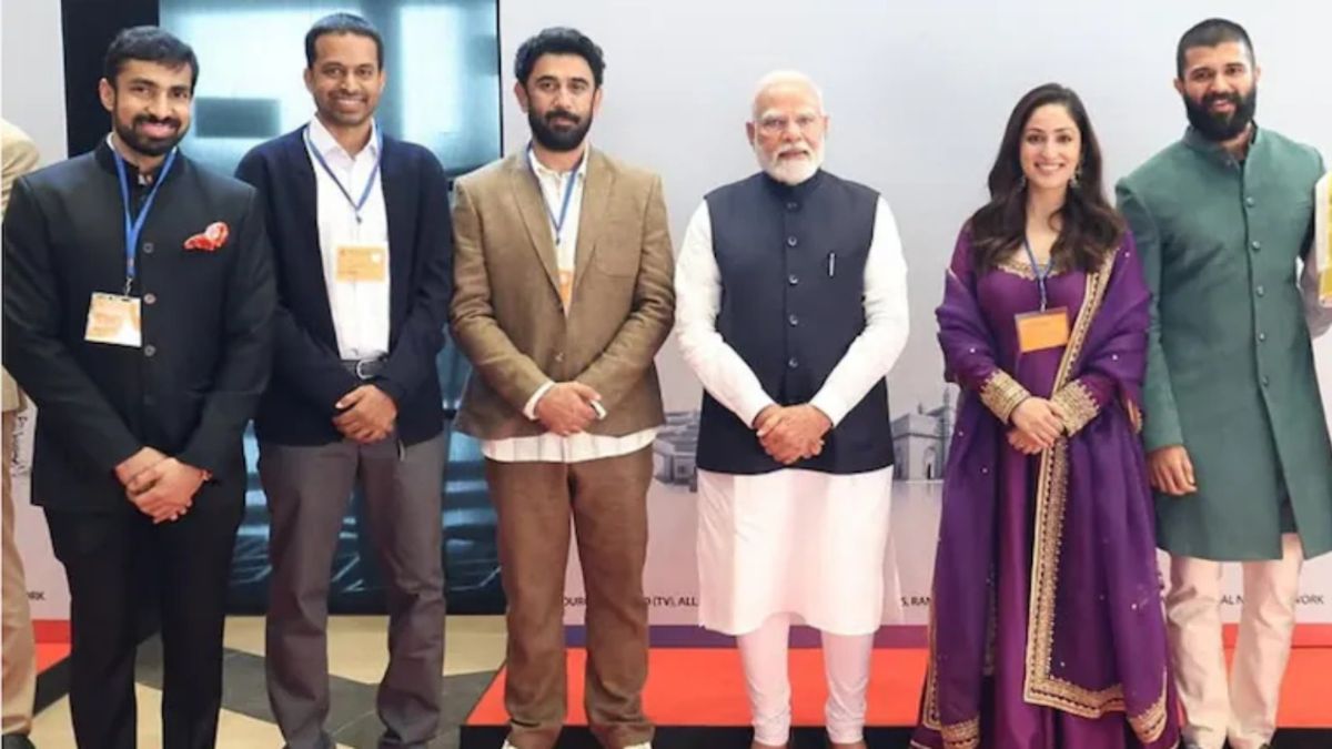 Yami Gautam, Vijay Deverakonda And Amit Sadh Meet Prime Minister ...