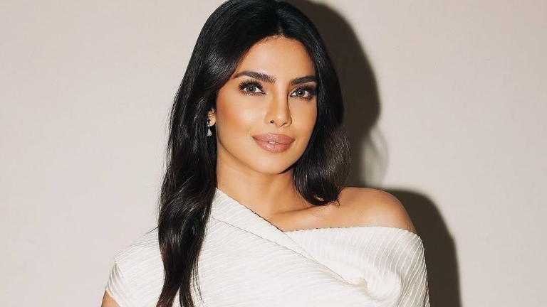 Priyanka Chopra To Make History With Inaugural Global Vanguard Award | Bollywood Bubble