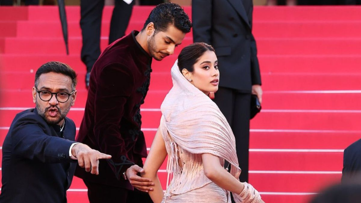 Cannes 2025: Ishaan Khatter Helps Janhvi Kapoor With Her Gown As She ...