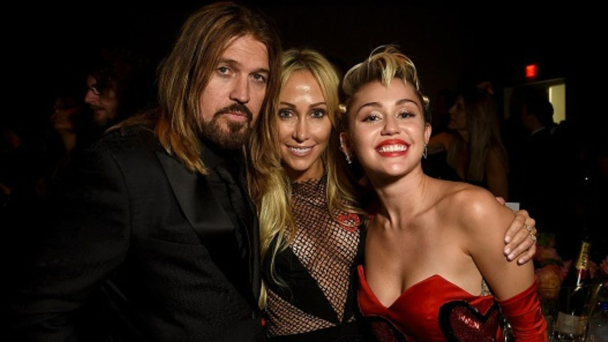 Miley Cyrus Addresses Family Feud Rumours With Dad Billy Ray And Mom Tish | Bollywood Bubble
